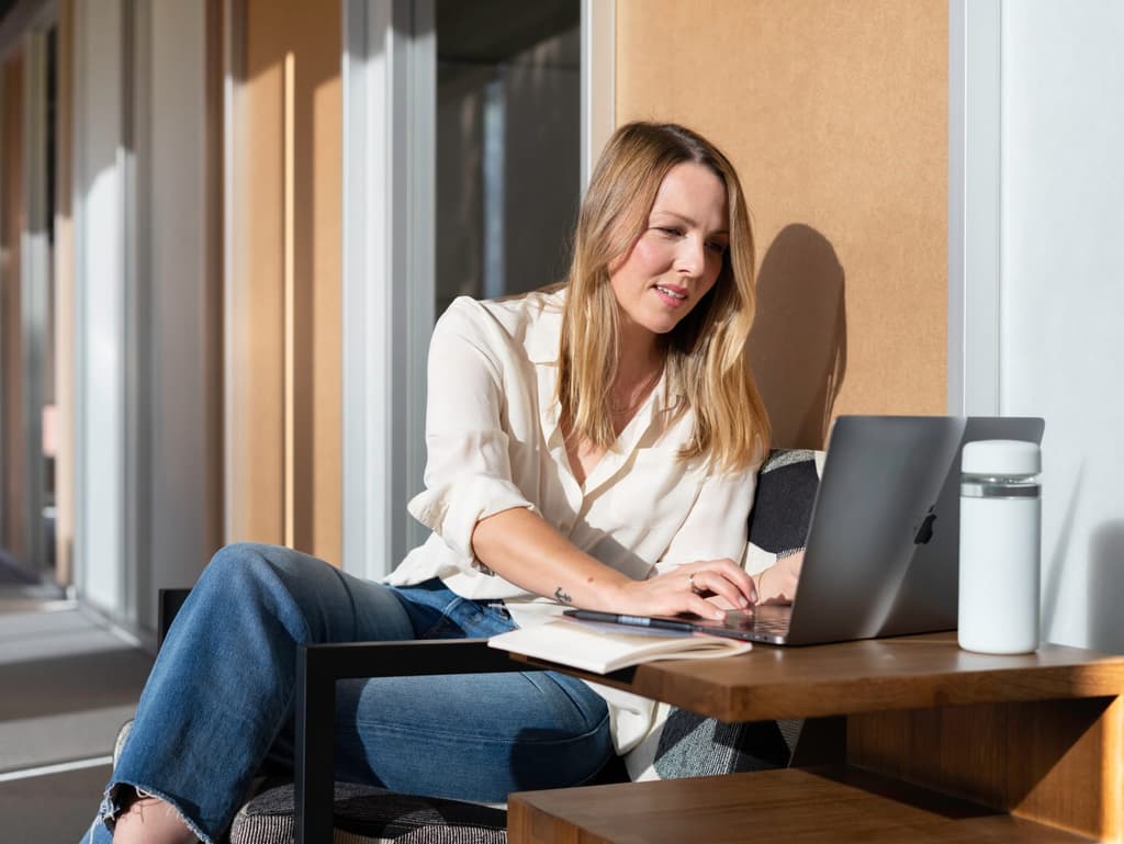 100+ Leadership Performance Review Phrases for Every Rating and Competency